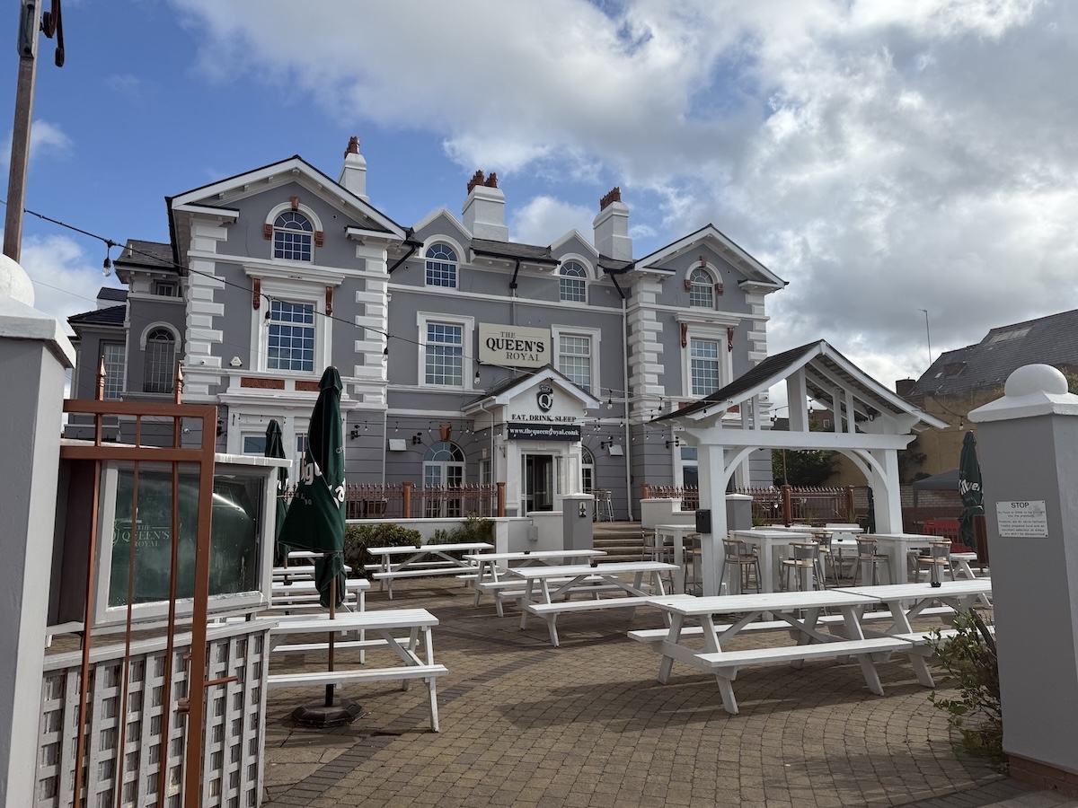 The Queens Royal - Welcome To Wallasey!